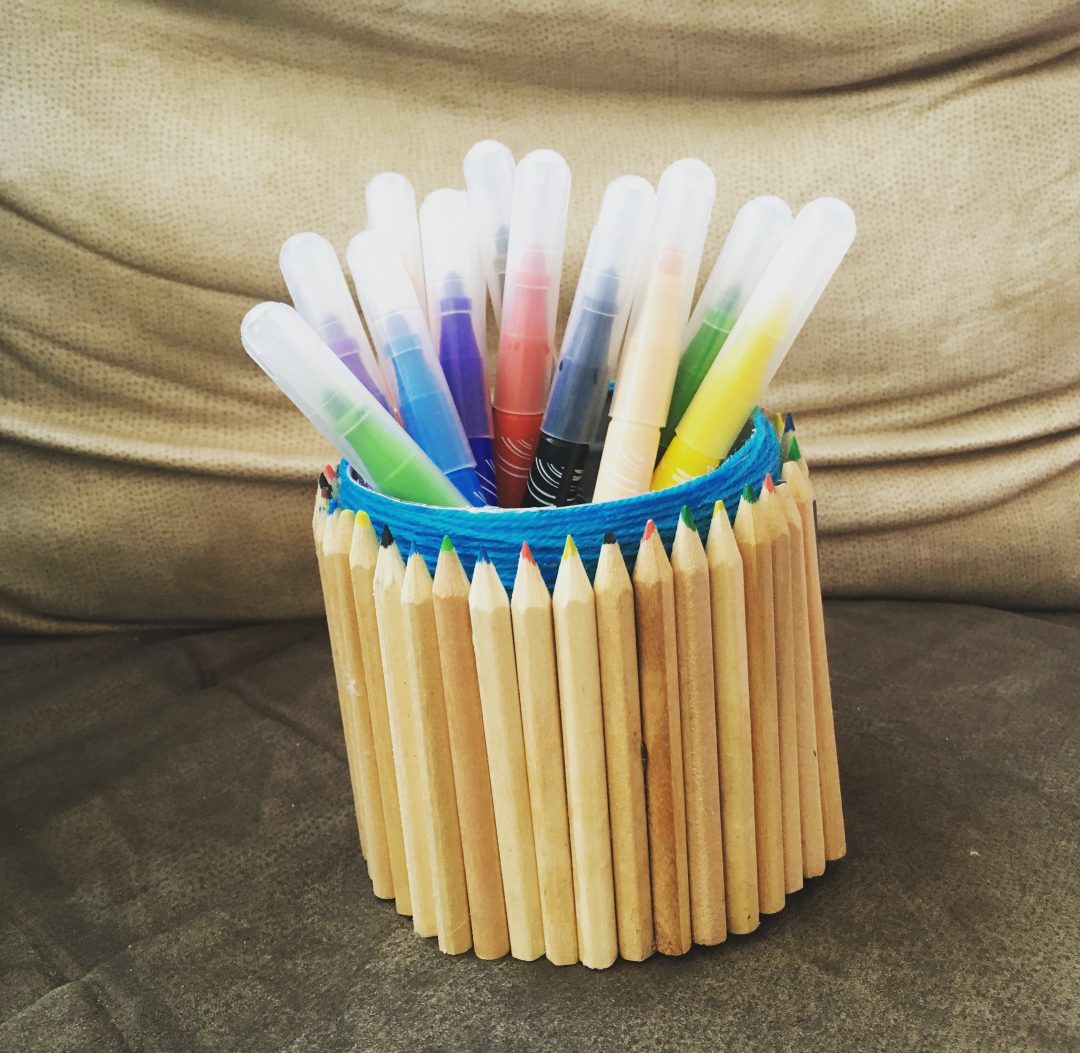 Le pot à crayons en crayons - DIY - Le blog de Maman Plume Le pot à crayons en crayons - DIY - Le blog de Maman Plume